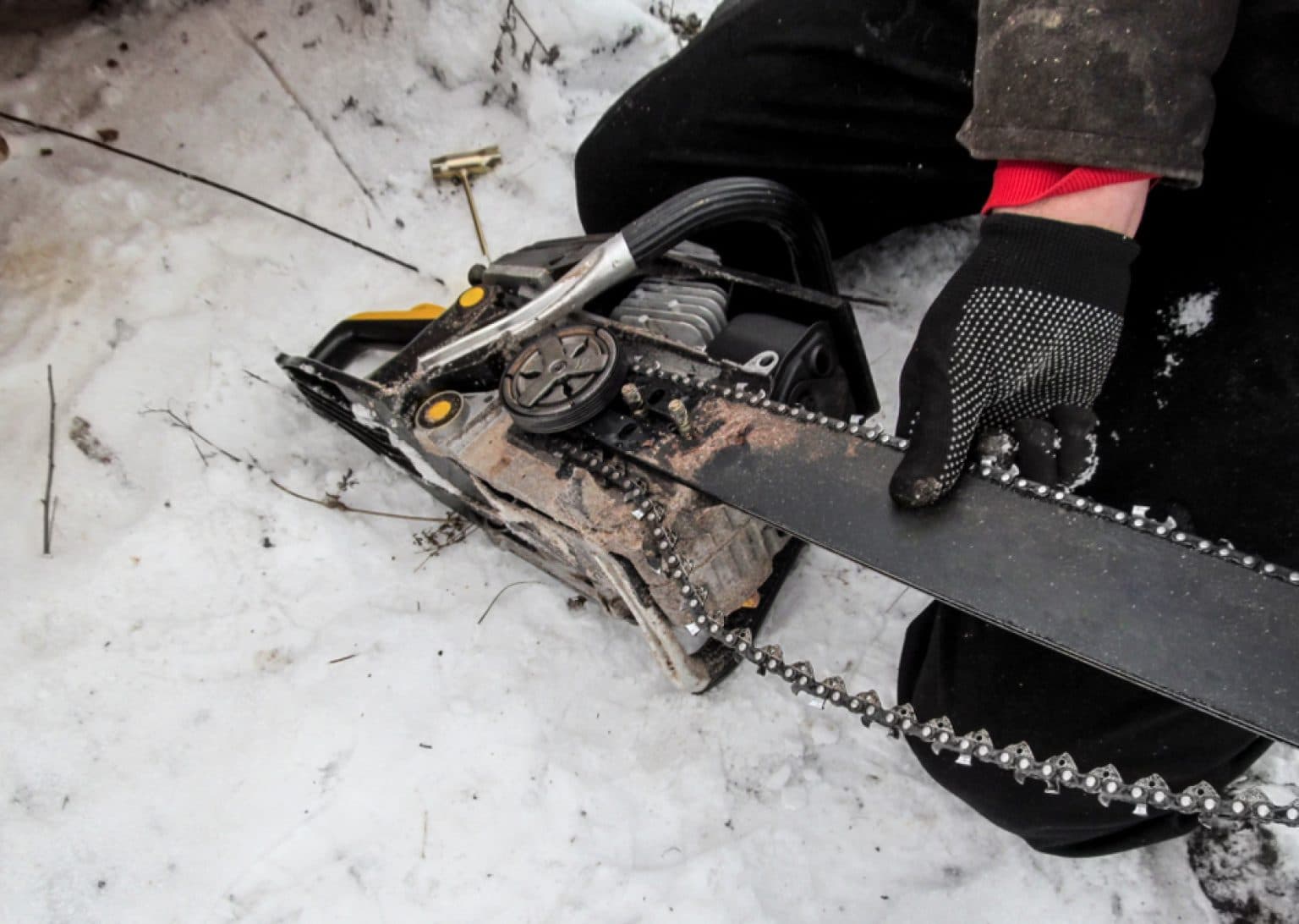 Right Chainsaw Chain + Blade Direction: The Ultimate Guide - GFL Outdoors